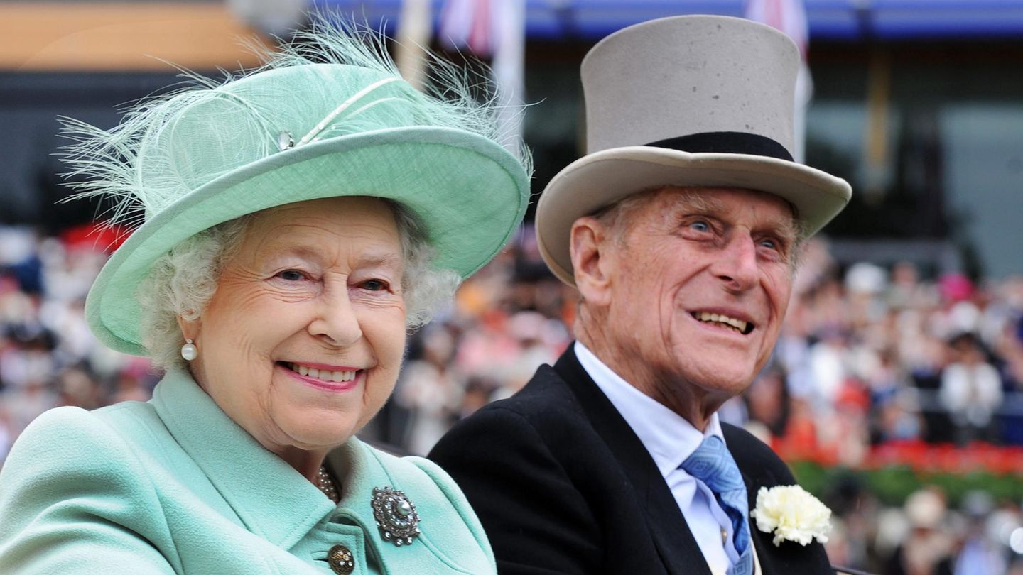 Queen Elizabeth II. und Prinz Philip feiern ihren 65. Hochzeitstag