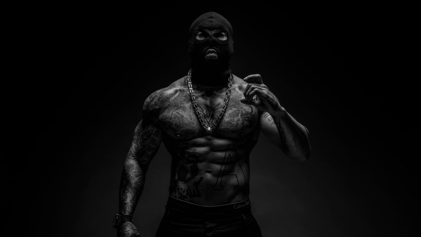 Rapper Azad steht mit 'Leben II' an der Spitze der deutschen Album ...