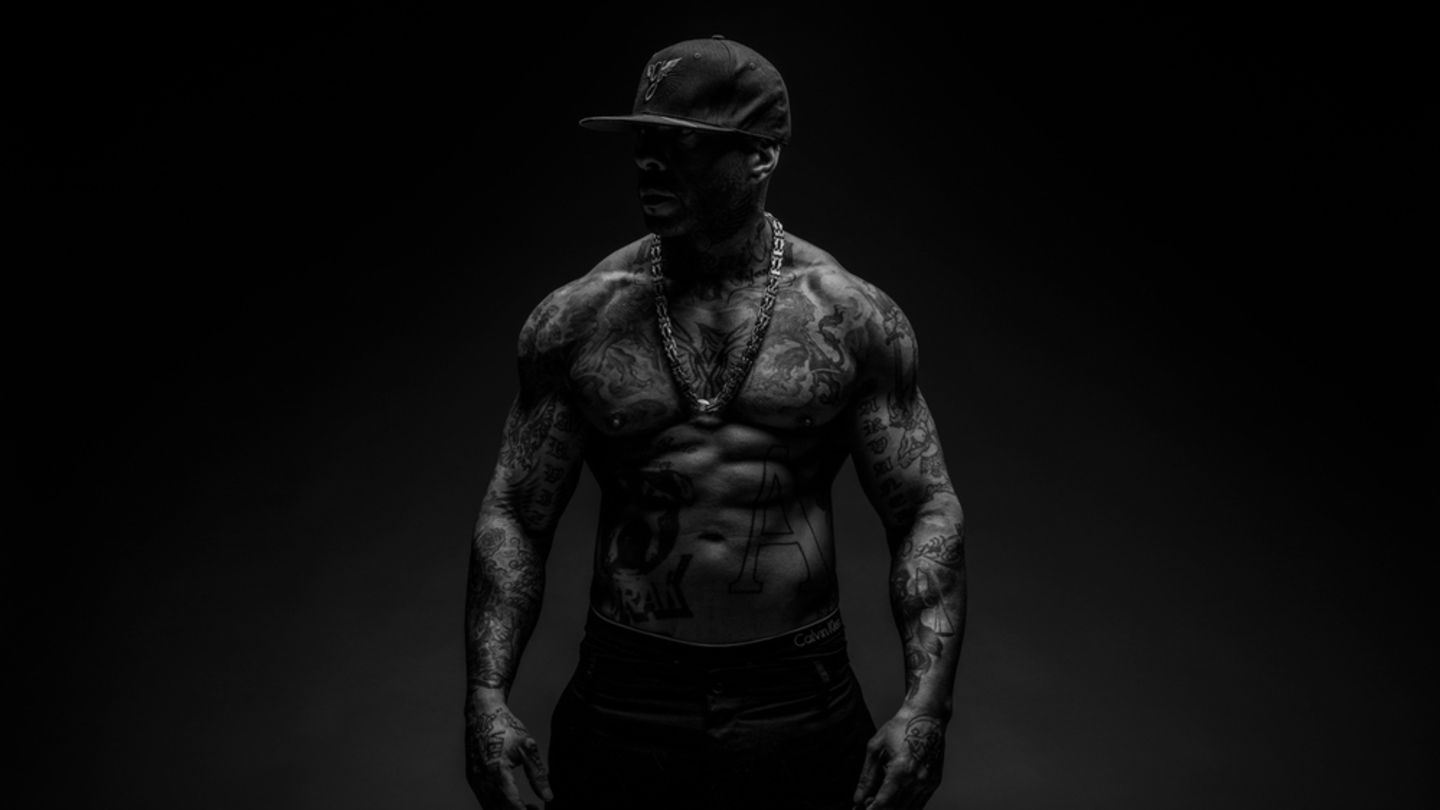 Rapper Azad freut sich über den Charterfolg seines neuen Albums 'Leben II'