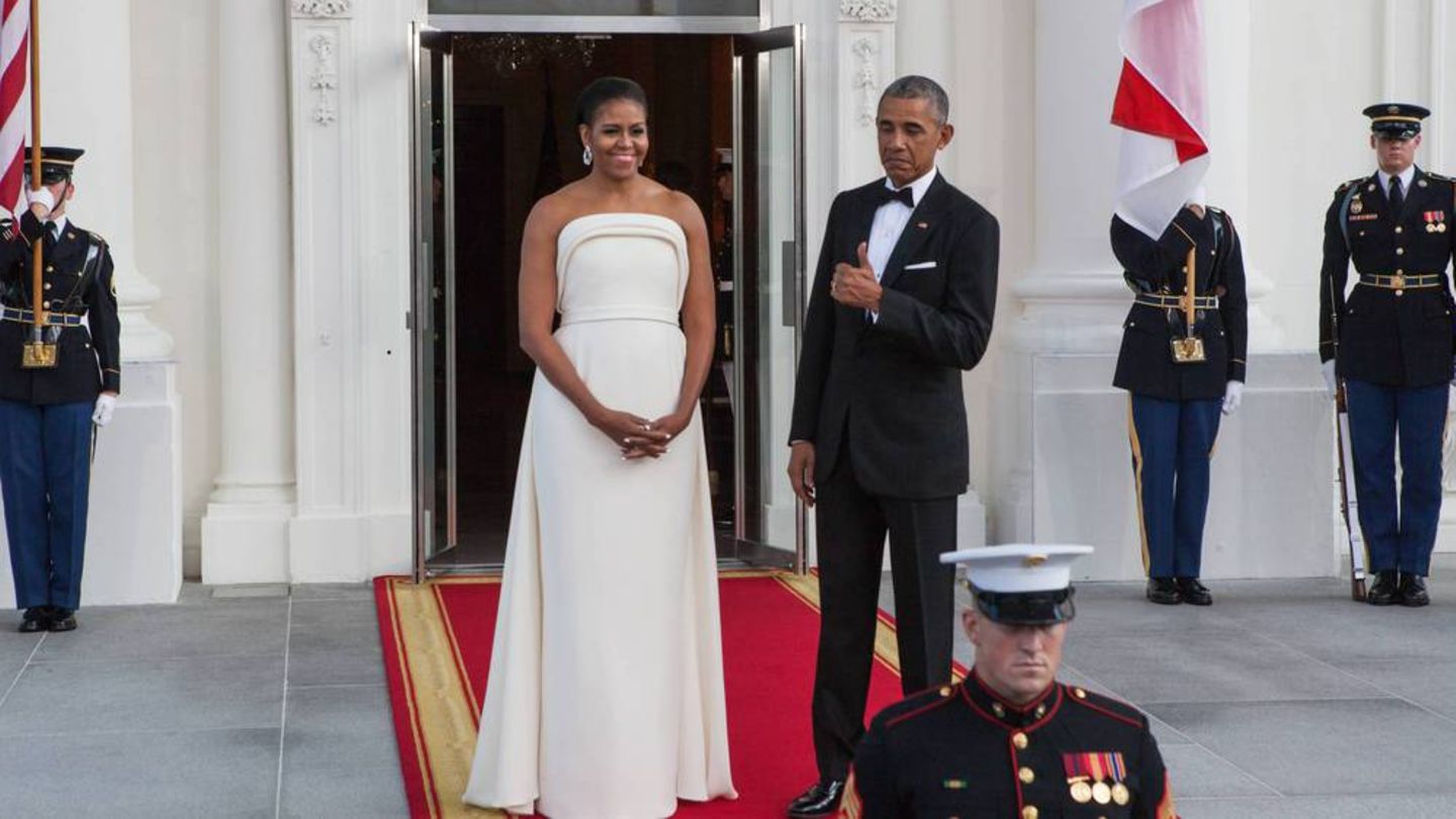 Michelle Obama strahlt in edler Robe von Lady-Gaga-Designer Brandon Maxwell