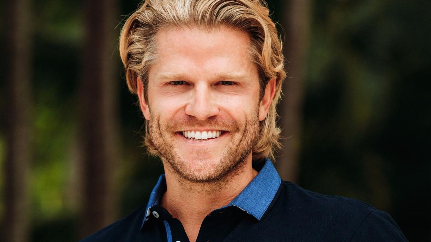 Paul Janke präsentiert seine Naturhaarpracht