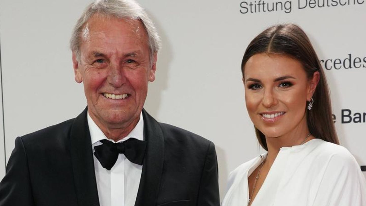 Laura Wontorra: Jährlicher Urlaub mit Papa Jörg ist Pflicht!