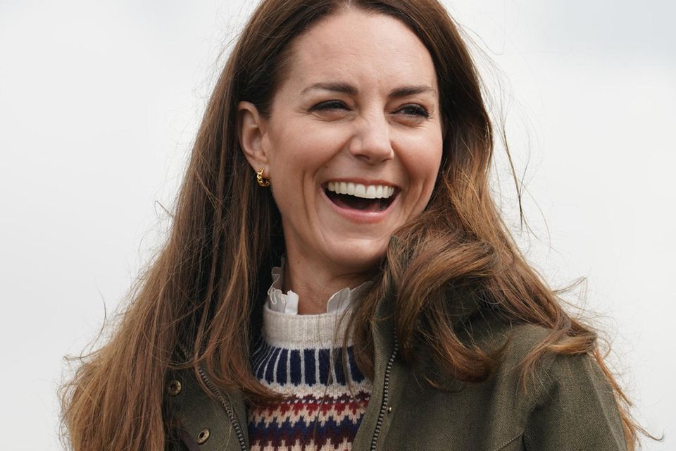 An Herzogin Kates Hals blinkt was: Geschenk von William zum Hochzeitstag?