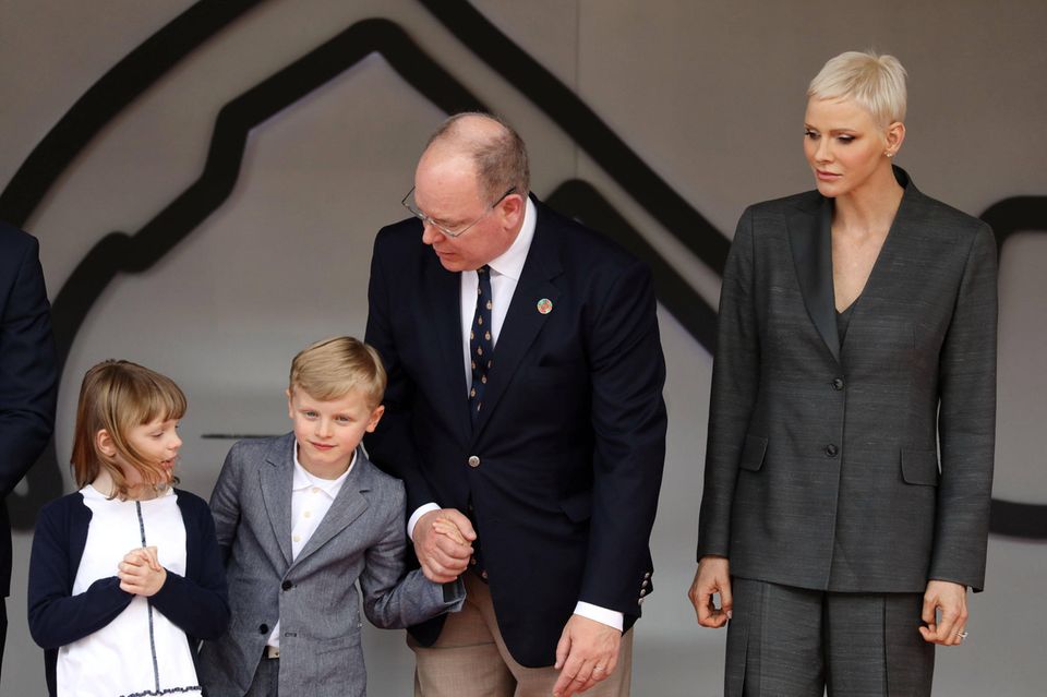 Haariger Horror: Gabriella von Monaco (7) verpasst sich und Bruder ... Haariger Horror: Gabriella von Monaco (7) verpasst sich und Bruder ...