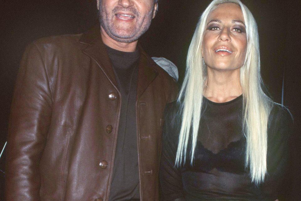 Donatella Versace gratuliert ihrem verstorbenen Bruder Gianni zum ...