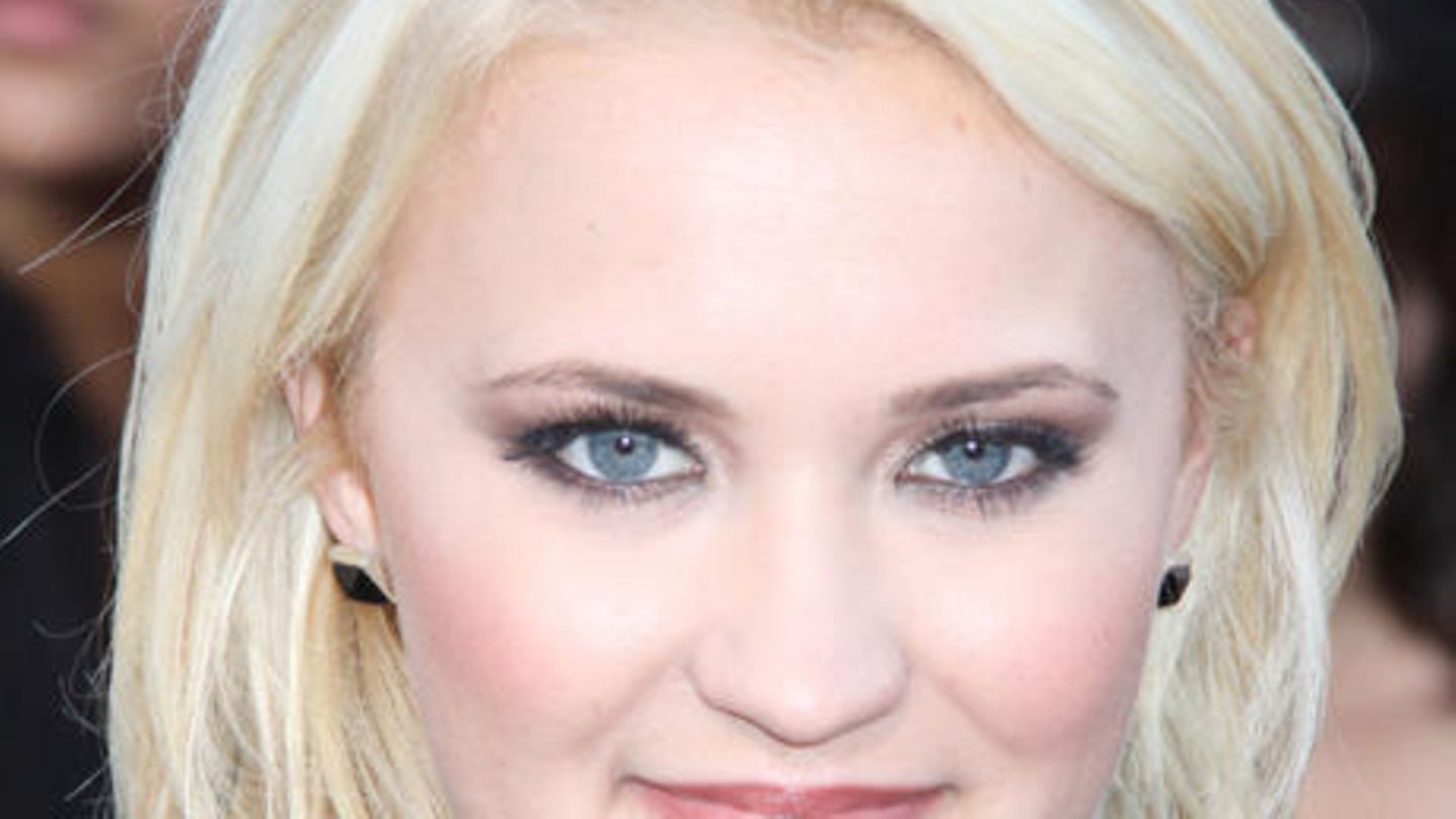 Emily Osment E Selena Gomez 2.607 Emily Osment Fotos Stock Photos,