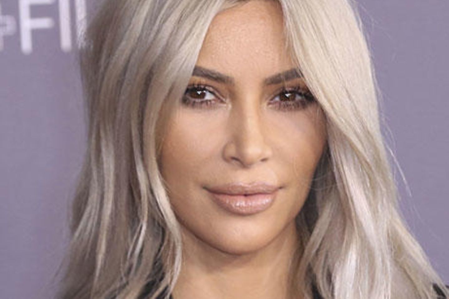 Kim Kardashian Licht Haar Von Blond Zu Pink: Kim Kardashian