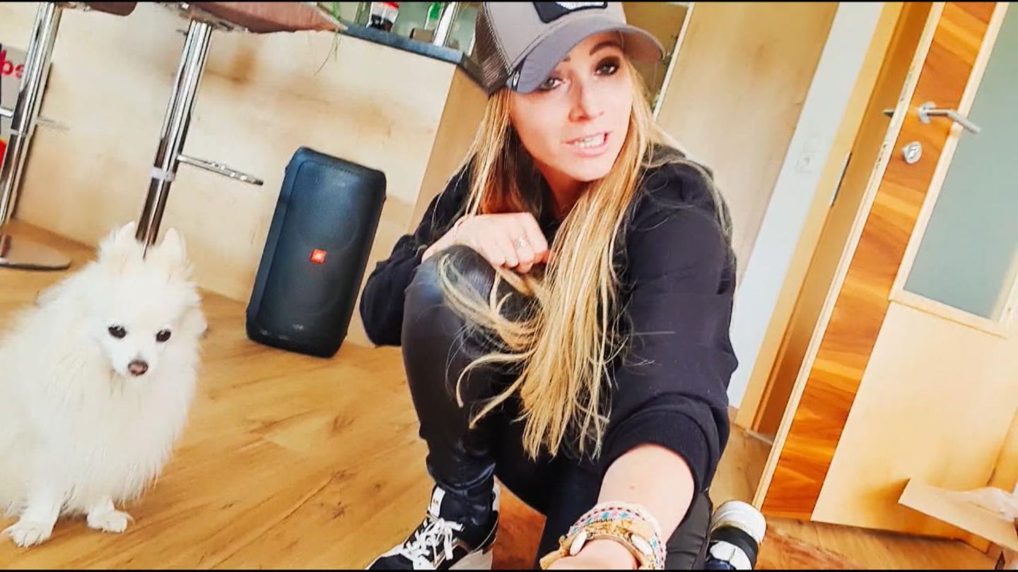 Marry bleibt wegen Hund Diego in Sölden: Schlagersängerin Marry sitzt in Österreich fest – ihrem ...