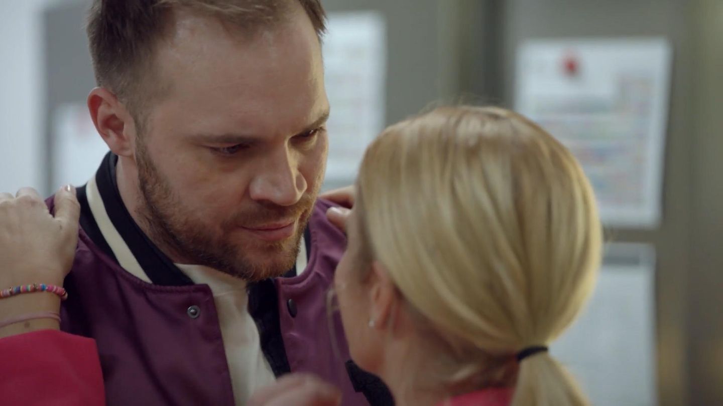 GZSZ-Spoiler!: Wie nah kommen sich Erik und Sarah? | Video | VIP.de GZSZ-Spoiler!: Wie nah kommen sich Erik und Sarah? | Video | VIP.de