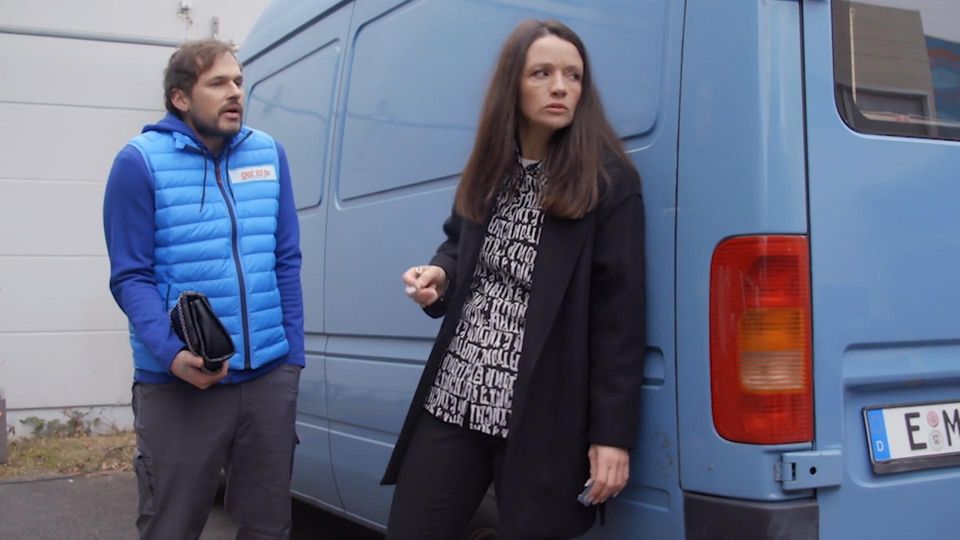 AWZ-Folge vom 25.04.23: Nina soll zum ersten Mal in Jennys Rolle ...