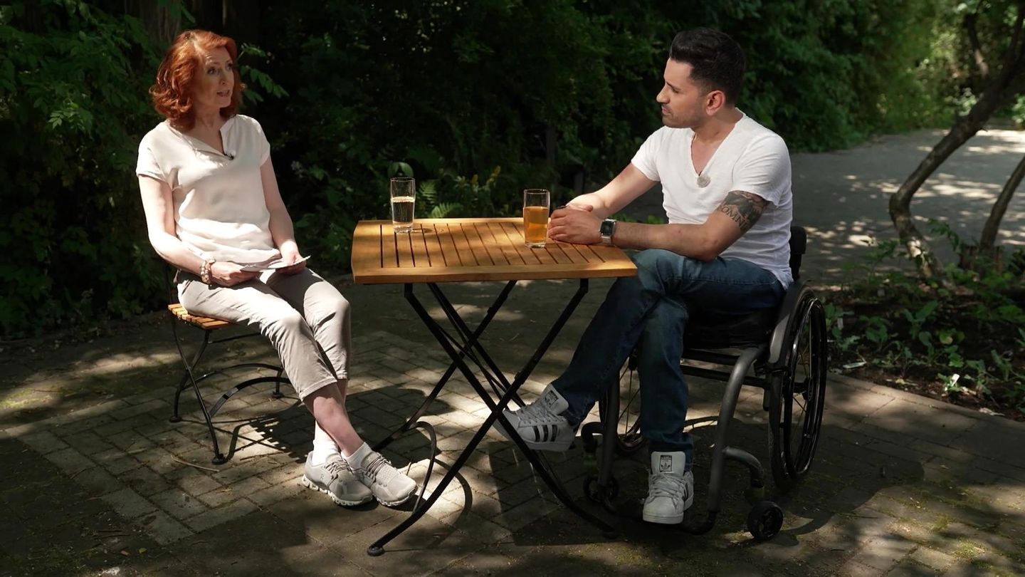 "Was darf man sagen?": Monica Lierhaus trifft Tan Caglar | Video | VIP.de