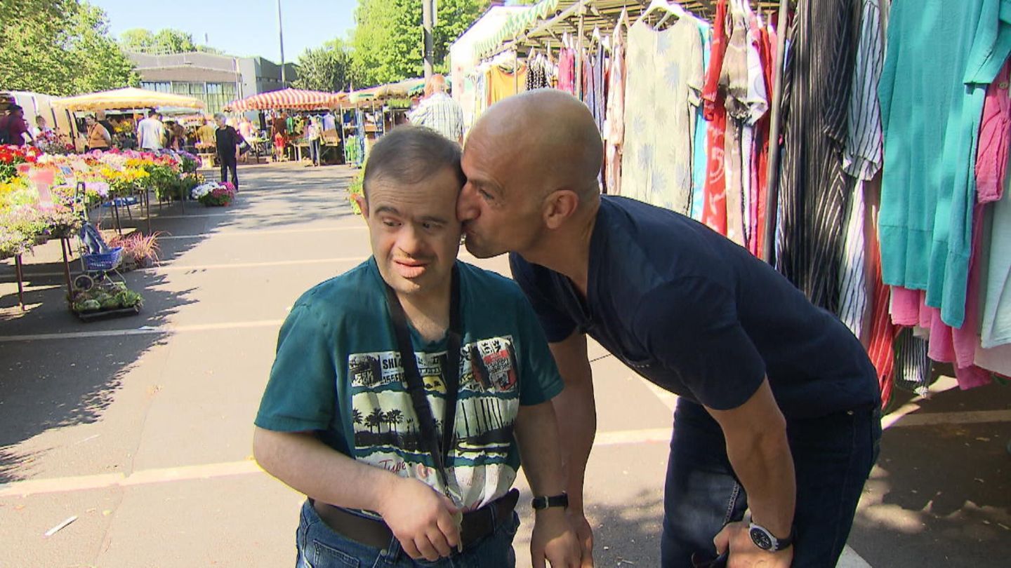 „Wir sind Brüder“: Peyman Amin über seine enge Verbindung zu Bruder ...