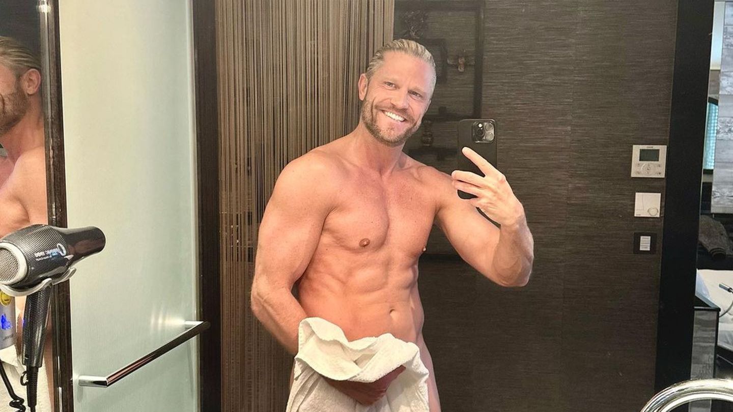 Ur-"Bachelor" Paul Janke heizt Liebesgerüchte mit nacktem Spiegel-Selfie an