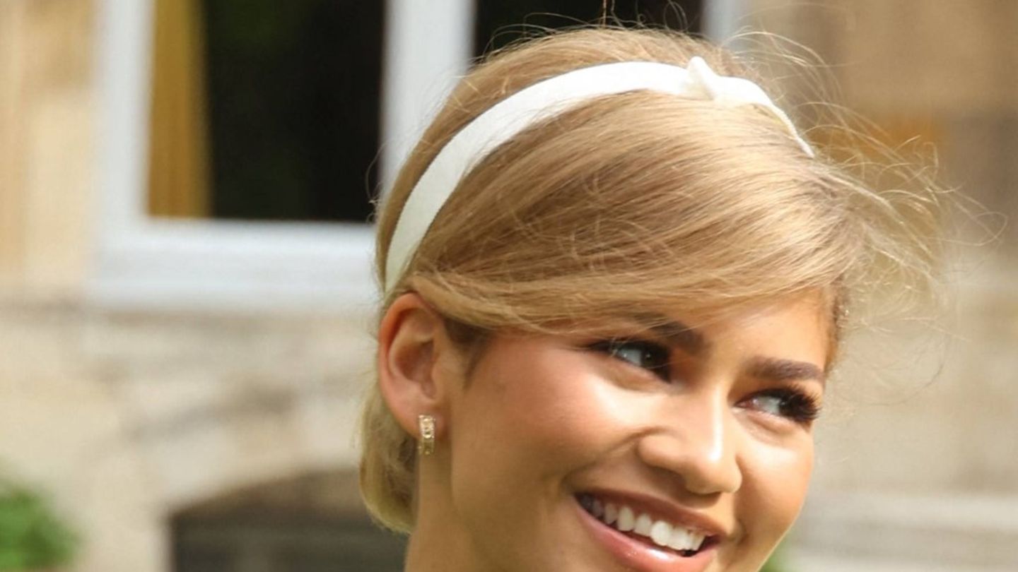 Zendaya setzt einen neuen Haarfarben-Trend: Goldener Glanz mit Honigblond Zendaya setzt einen neuen Haarfarben-Trend: Goldener Glanz mit Honigblond