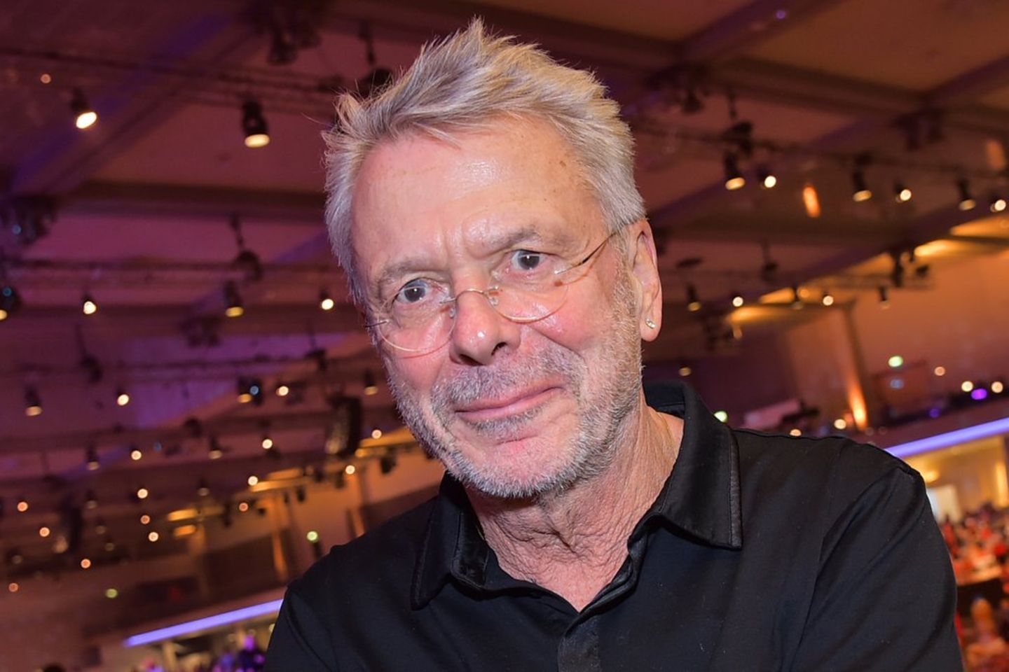 Reinhard Mey: Sänger stürmt Platz eins der Albumcharts