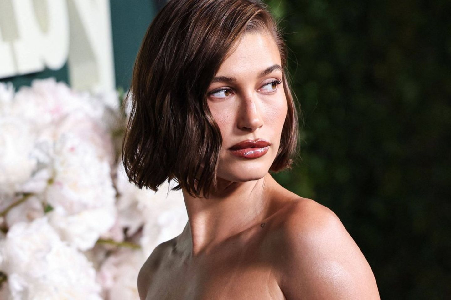 Hailey Bieber: Model zeigt "Bauernmarkt"-Maniküre