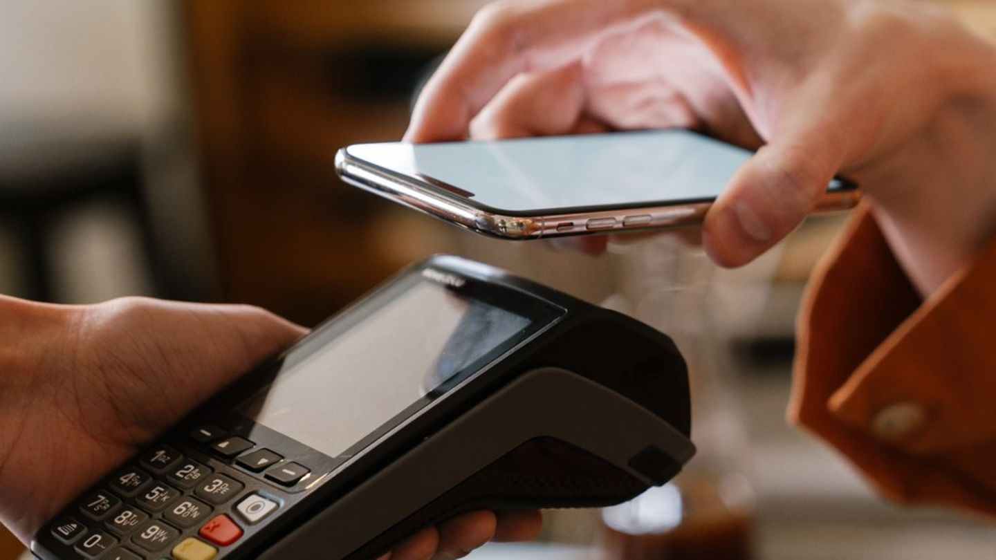 Umfrage zeigt: Mehr und mehr Deutsche bezahlen digital