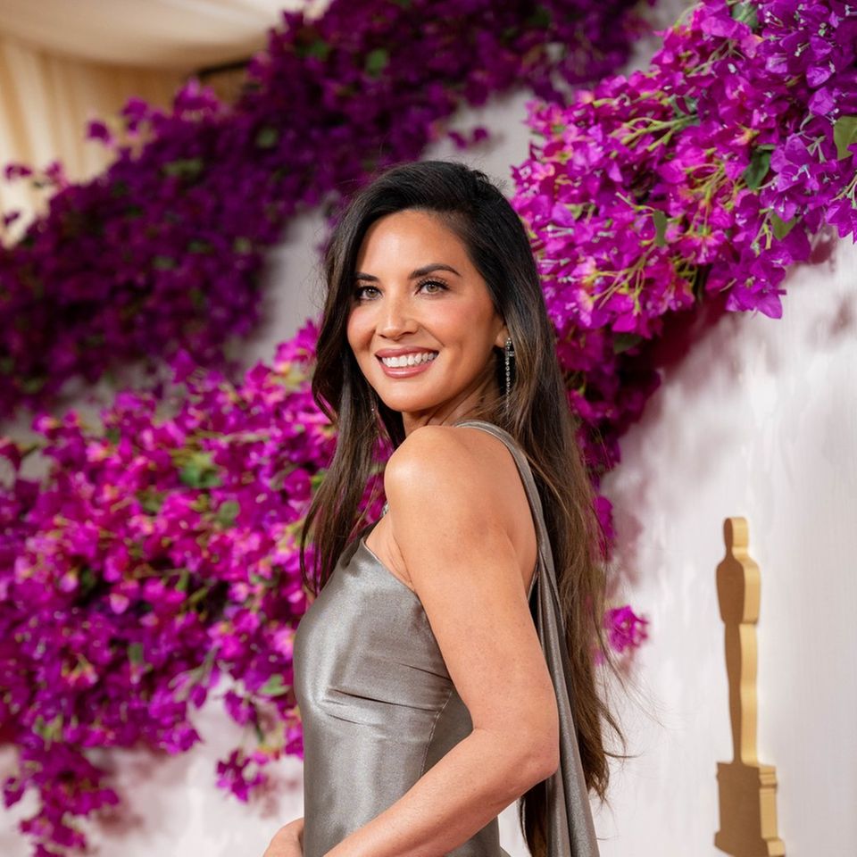 Gerda Lewis + Jannik Kontalis: Heiße Küsse im Pool