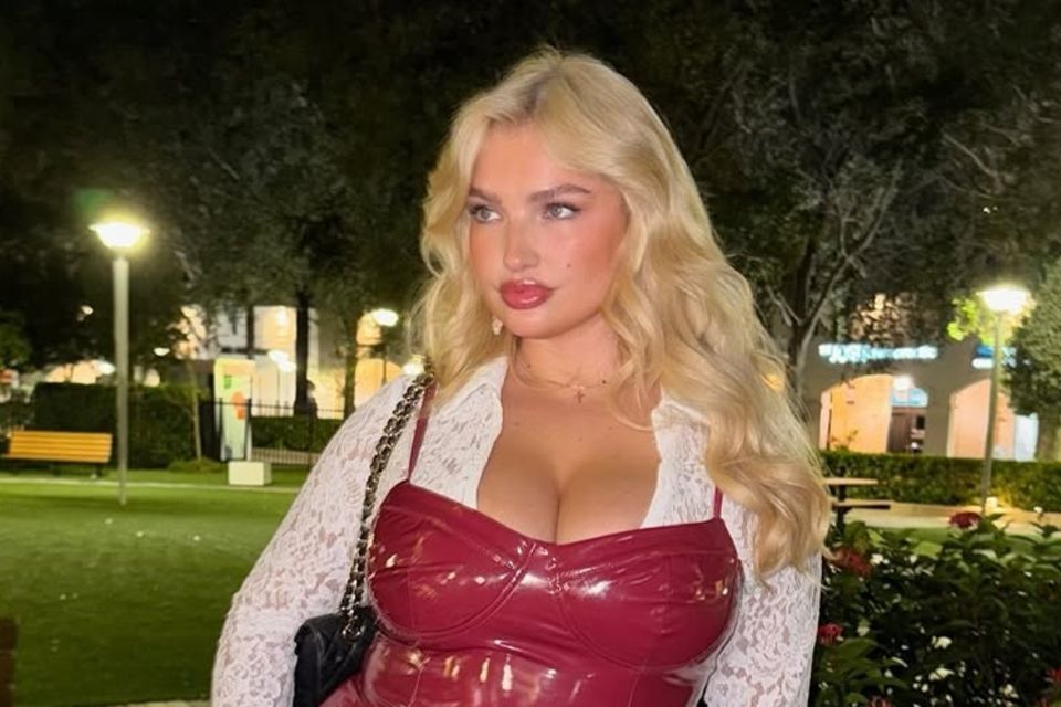 Sarina Nowak: Hot oder Flop? Das sagen Fans zu ihrem sexy Latex-Look