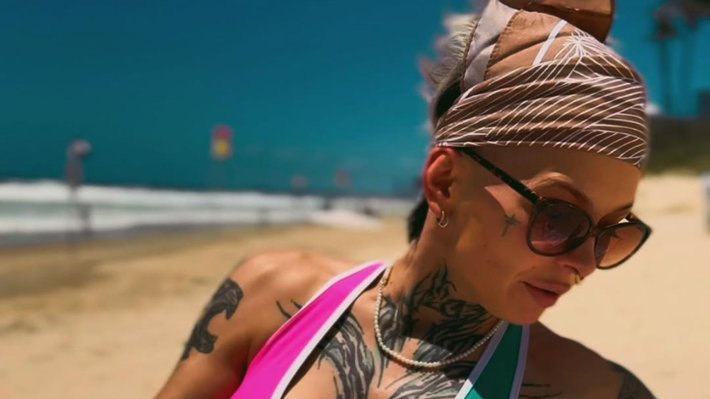 Edith Stehfest: Im Bikini sendet sie wichtige Message vor Dschungelcamp Edith Stehfest: Im Bikini sendet sie wichtige Message vor Dschungelcamp