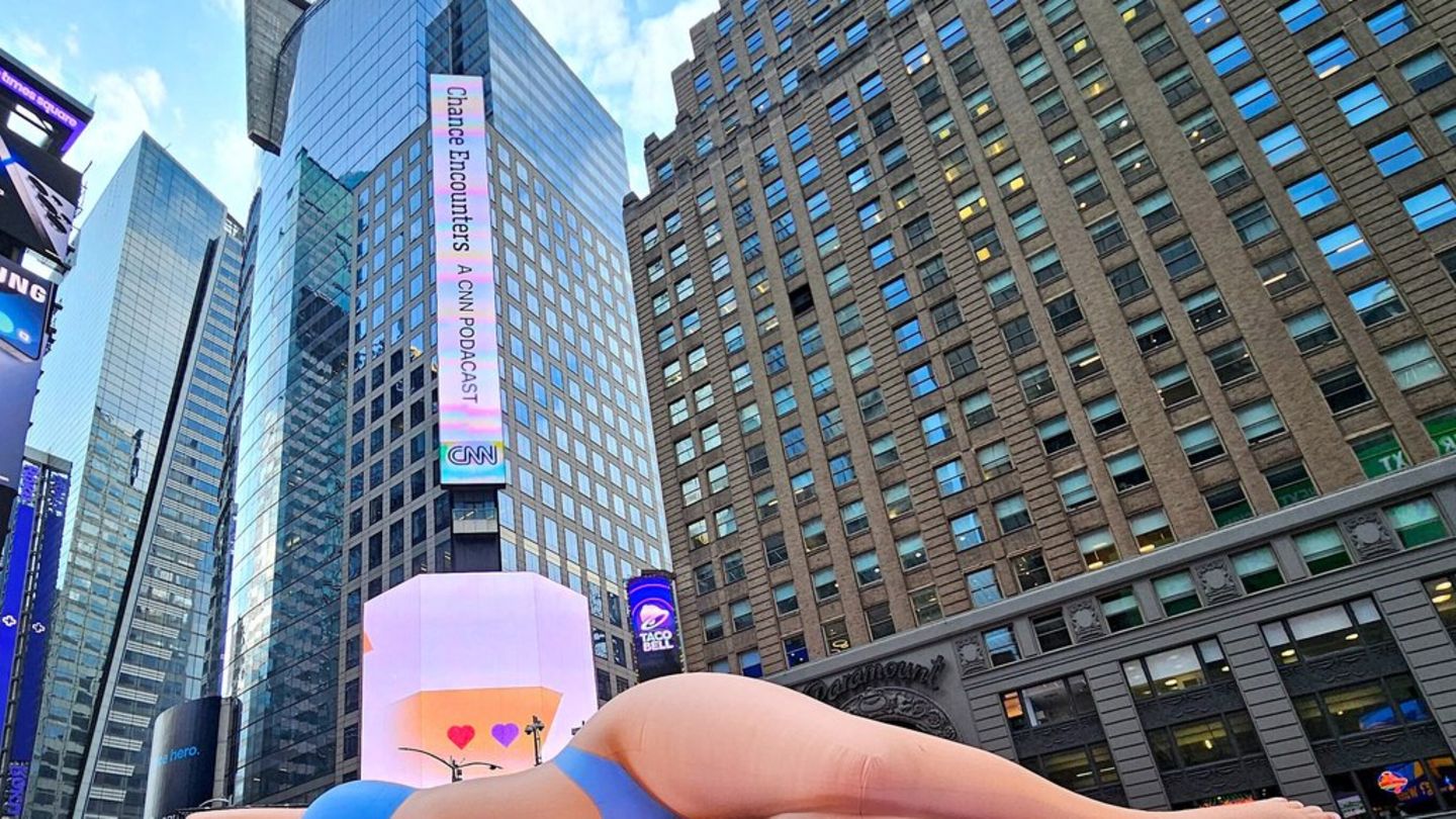 Werbung für ihre Marke Skims: Wirbel um Ballon-Puppe von Kim Kardashian