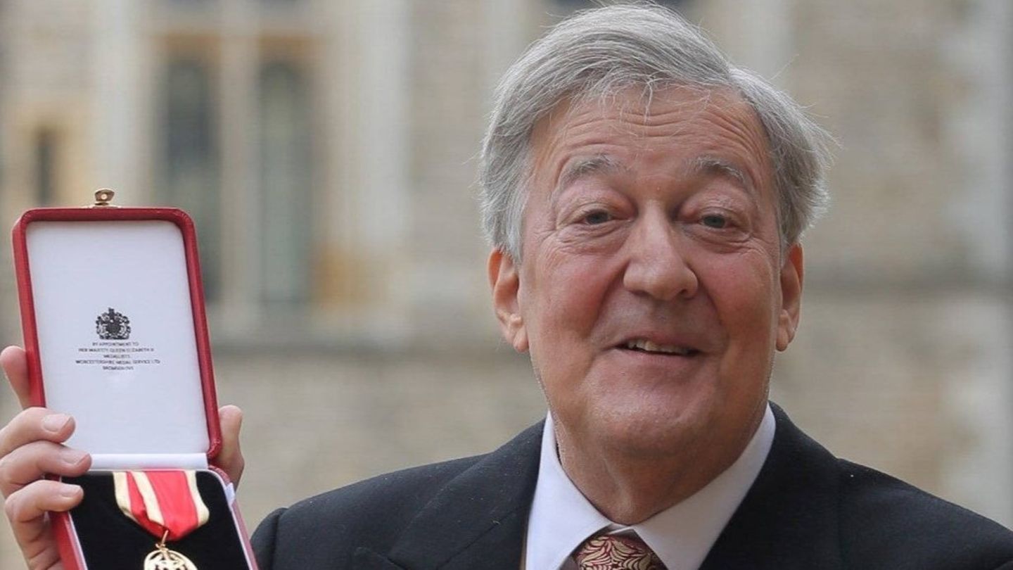 Stephen Fry: König Charles schlägt ihn zum Ritter