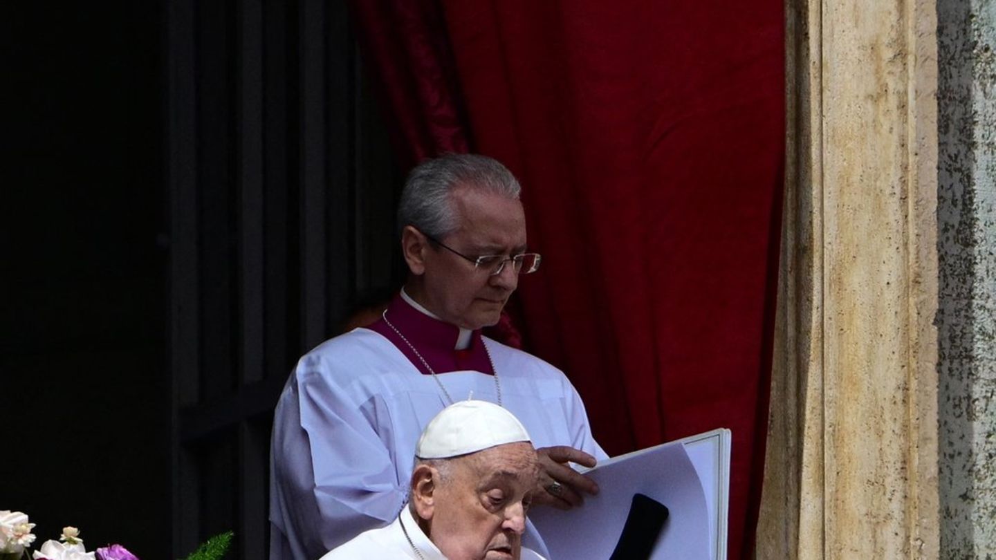 "Urbi et Orbi": Papst spendet Oster-Segen