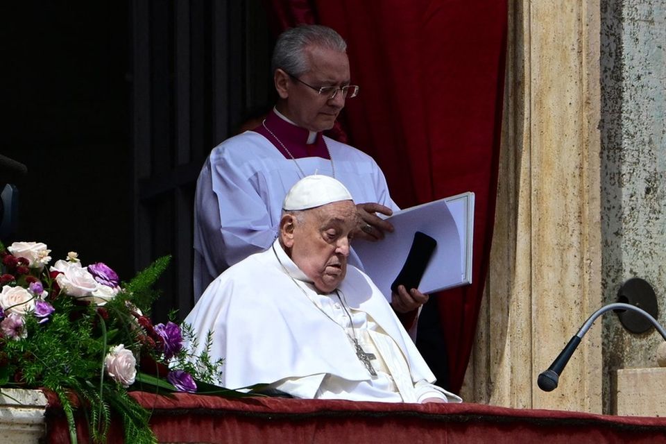 "Urbi et Orbi": Papst spendet Oster-Segen