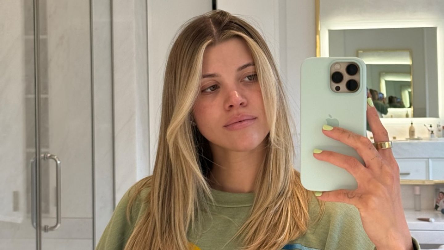 Sofia Richie Grainge macht mit ihren Haaren kurzen Prozess