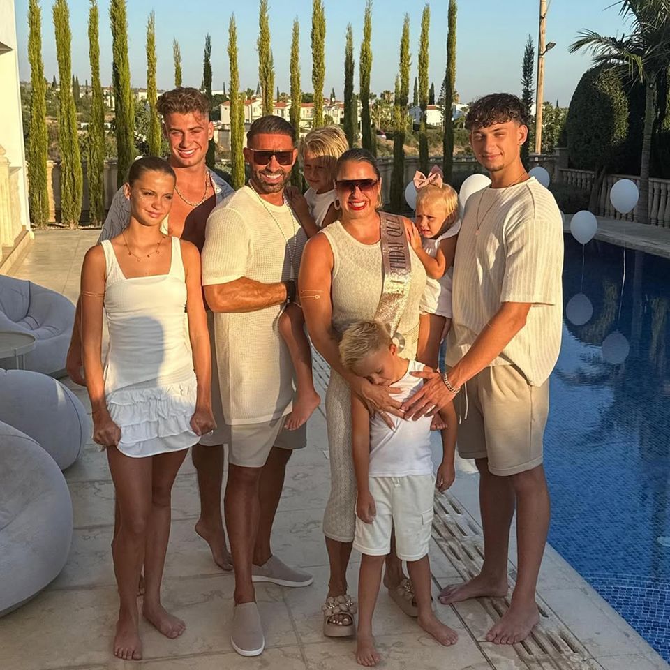 Sarina Nowak: Fashion-Fauxpas? Von wegen! Sie brilliert im sexy Gold-Look